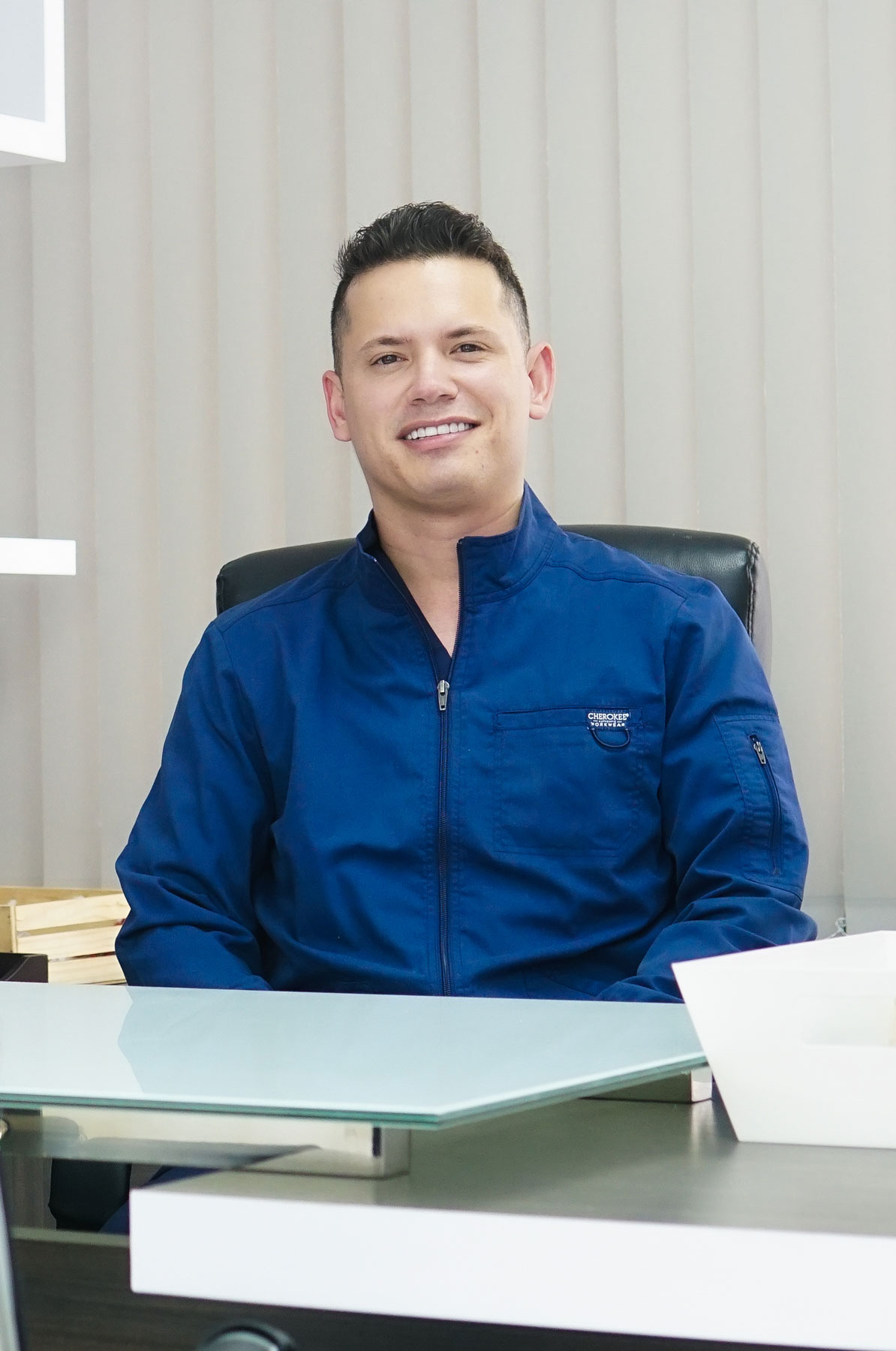 About Us - Dr Toro - Smile Desing